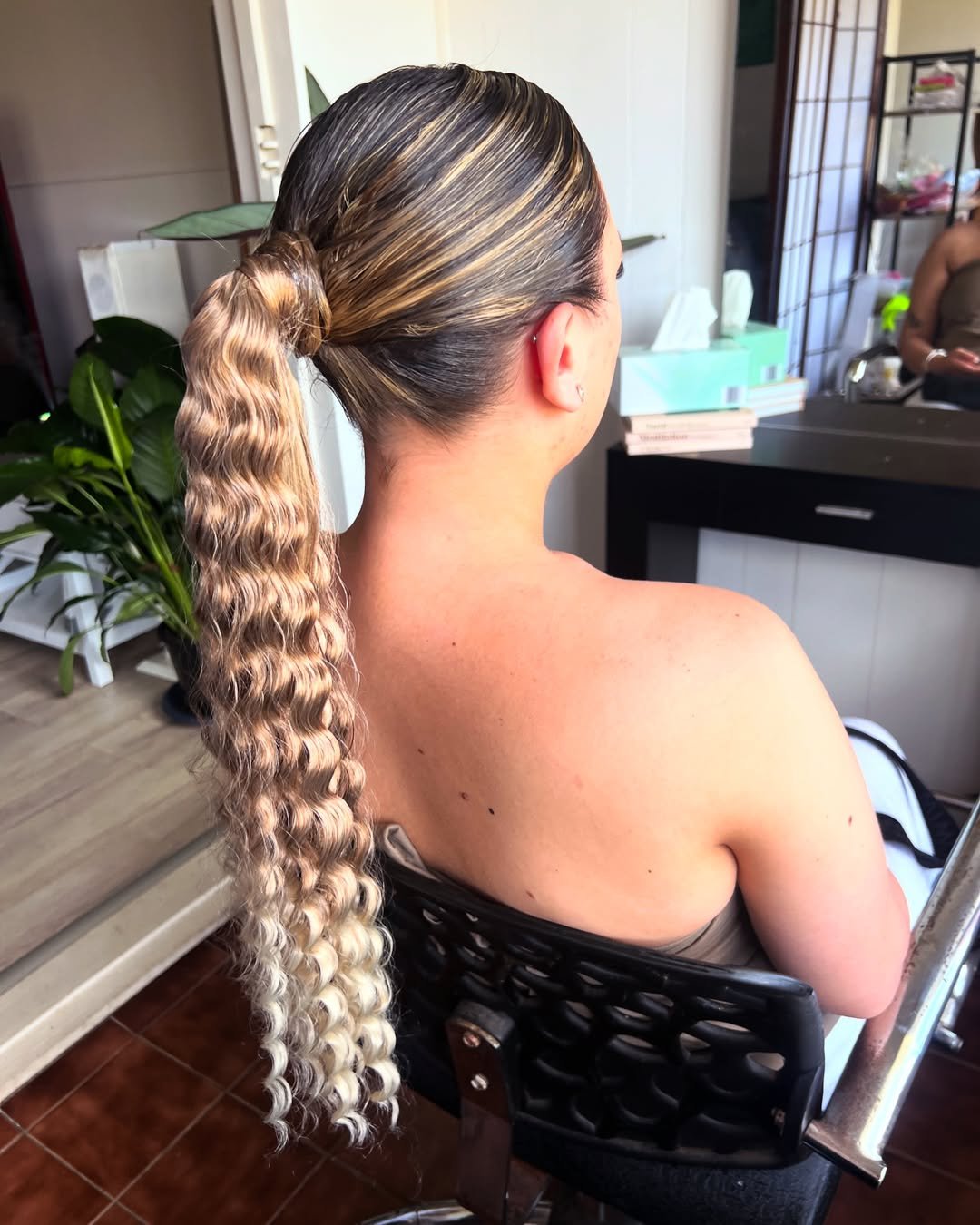 21 Trendy Curly Ponytail Hairstyles to Make Your Curls Pop